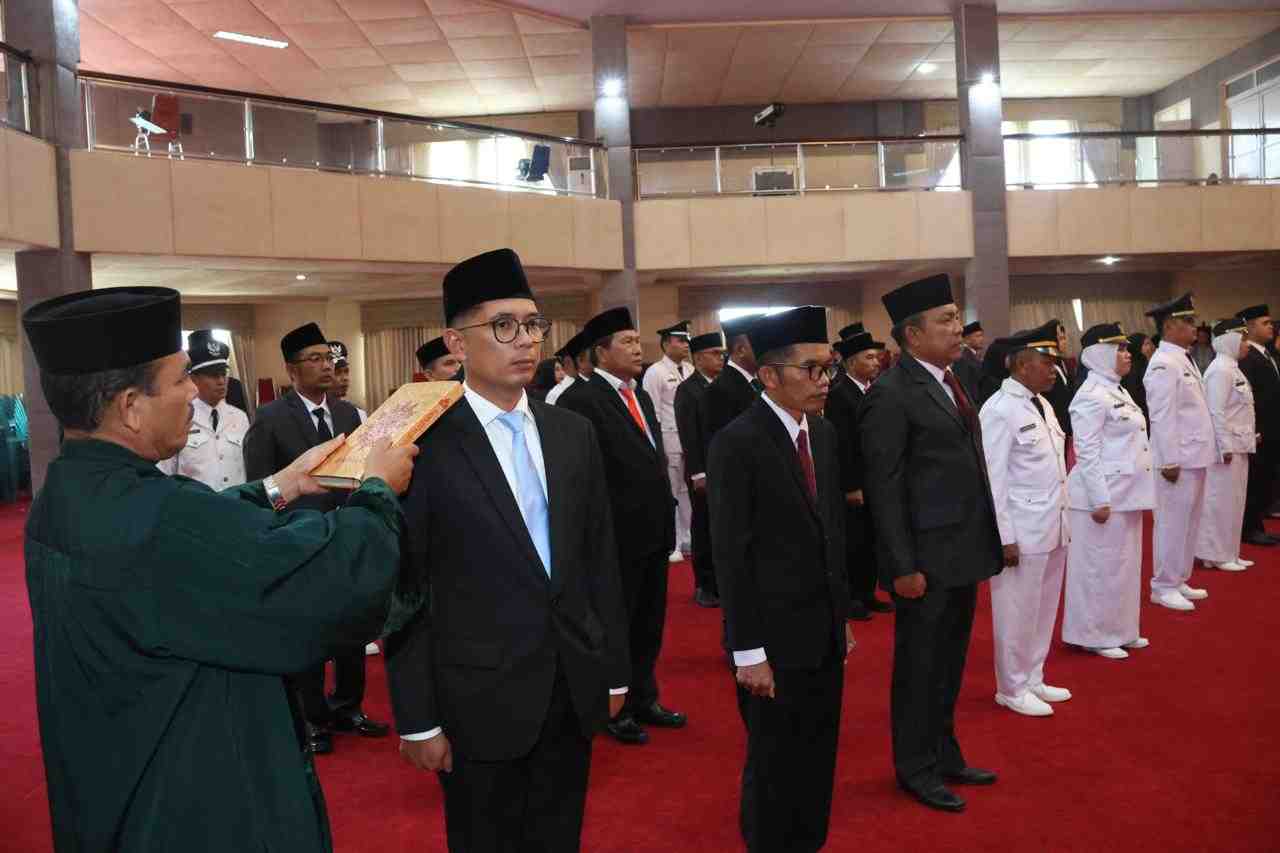 Bupati Tapsel Lantik 56 Pejabat Administrasi Tujuan Penguatan Struktur ...